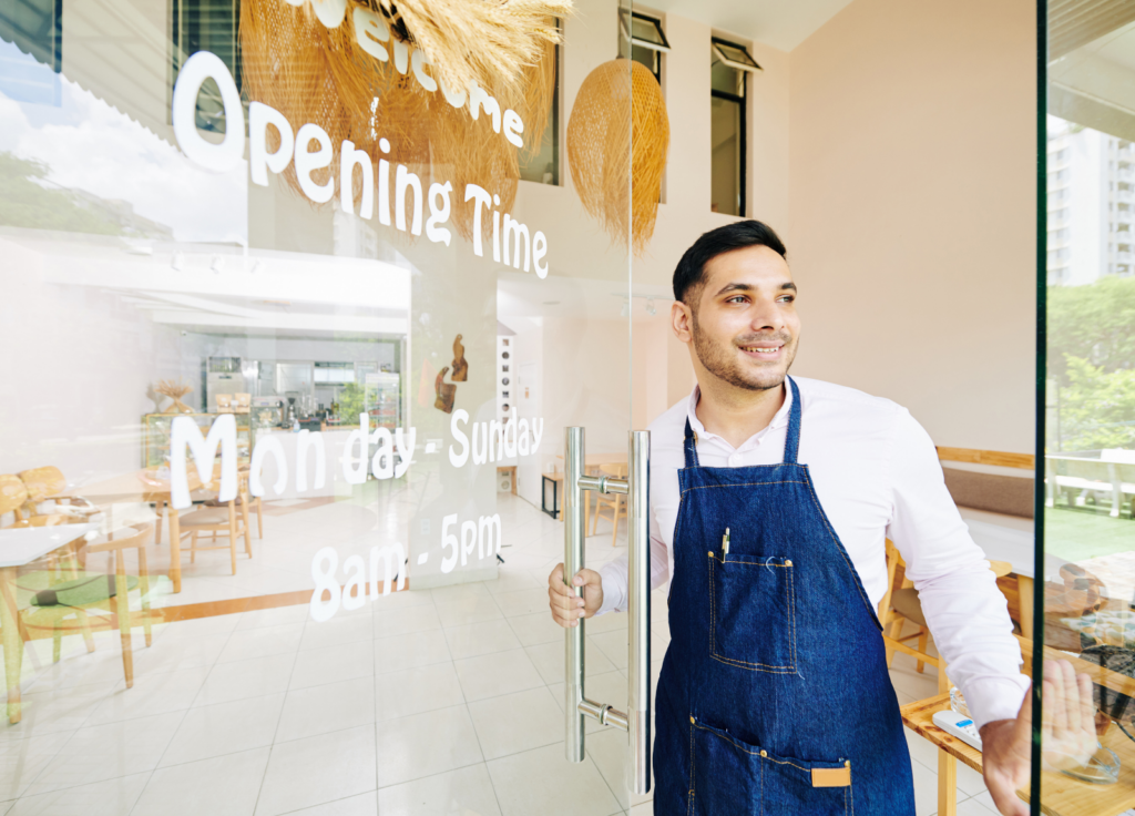 Download: How to put the customer first - MMU